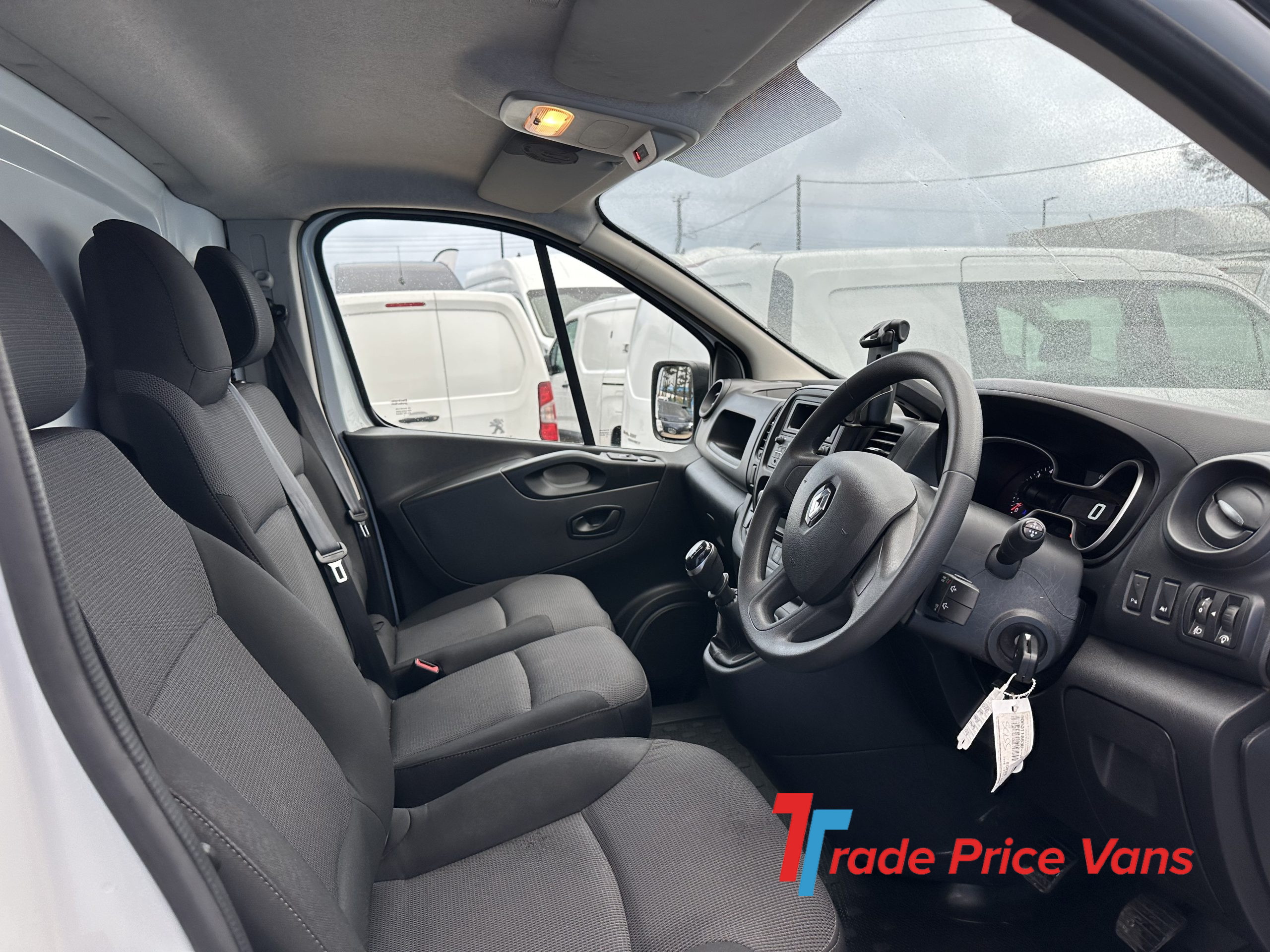 RENAULT TRAFIC LL30 BUSINESS + ENERGY AIR CON EURO 6 ULEZ COMPLIANT ...