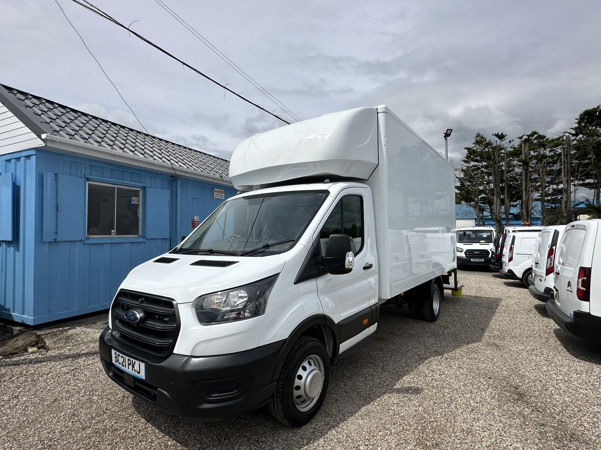 FORD TRANSIT 350 LEADER LUTON VAN WITH AIR CON TAIL LIFT FOR SALE IN ...